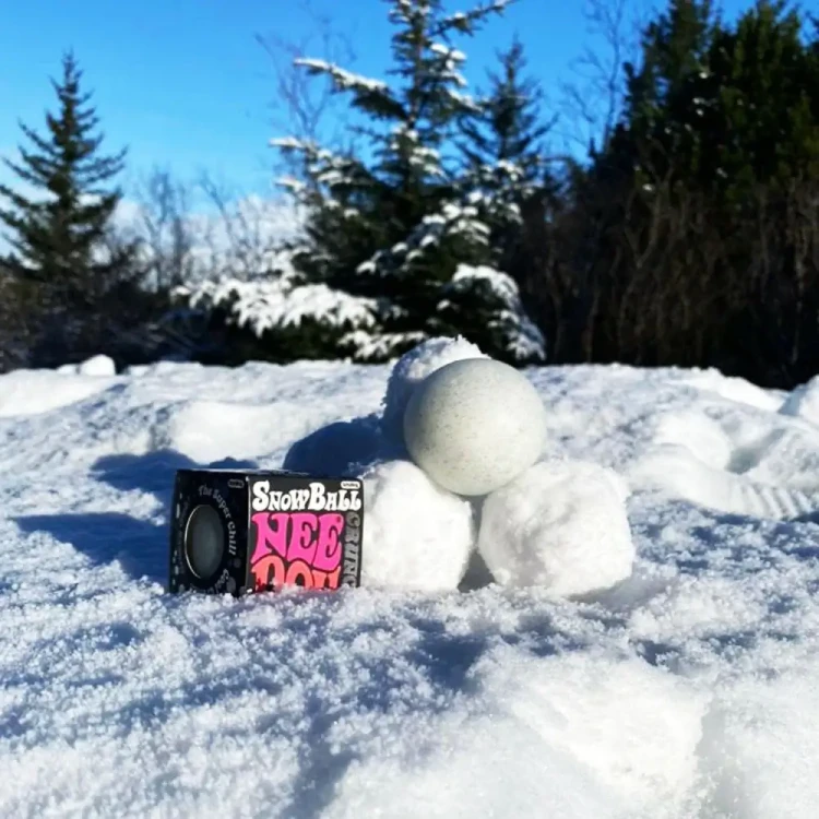 Sensoryczny gniotek: Snow Ball Crunch NeeDoh / Schylling - Dobre Liski