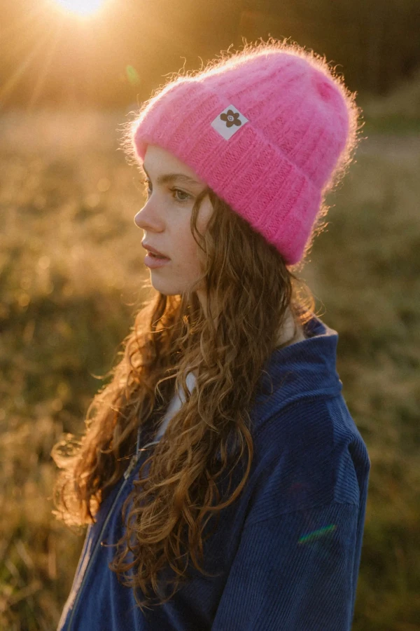 Czapka MOHER FLUFFY - Electric Pink / JUNGMOB - Dobre Liski