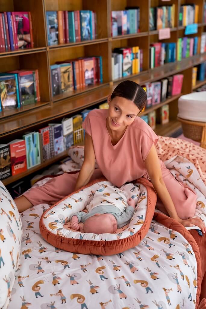 Kokon niemowlęcy BEST NEST - HEARTBEAT PINK MUSIC / La Millou - Dobre Liski